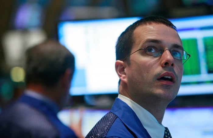 Top 2 Dow Stocks to Invest Heavily In for 2025 and 1 to Steer Clear Of ...