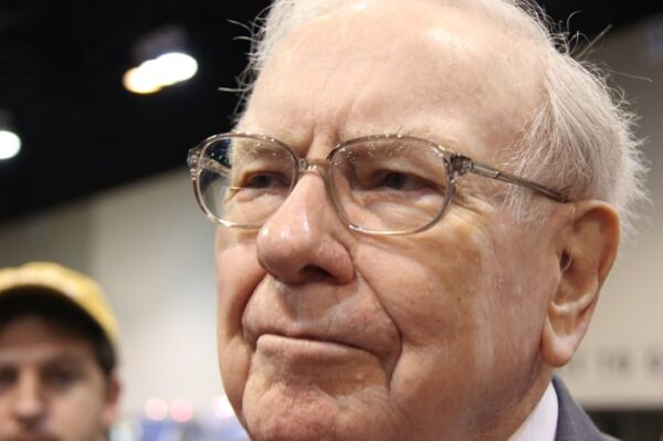 Warren Buffett’s Strategic Stock Moves: Exiting Apple and Bank of ...